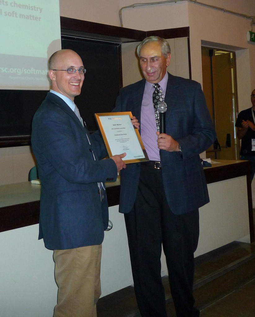 Eric M. Furst accepts the 2013 Soft Matter Lectureship – Soft Matter Blog
